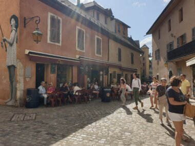 Top 11 des meilleurs bars où sortir à Annecy en 2025